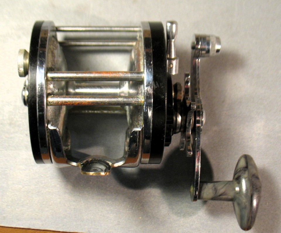 Vintage Large Tackle Box Fishing Reel Bait Casting Unknown Manufacturer ...