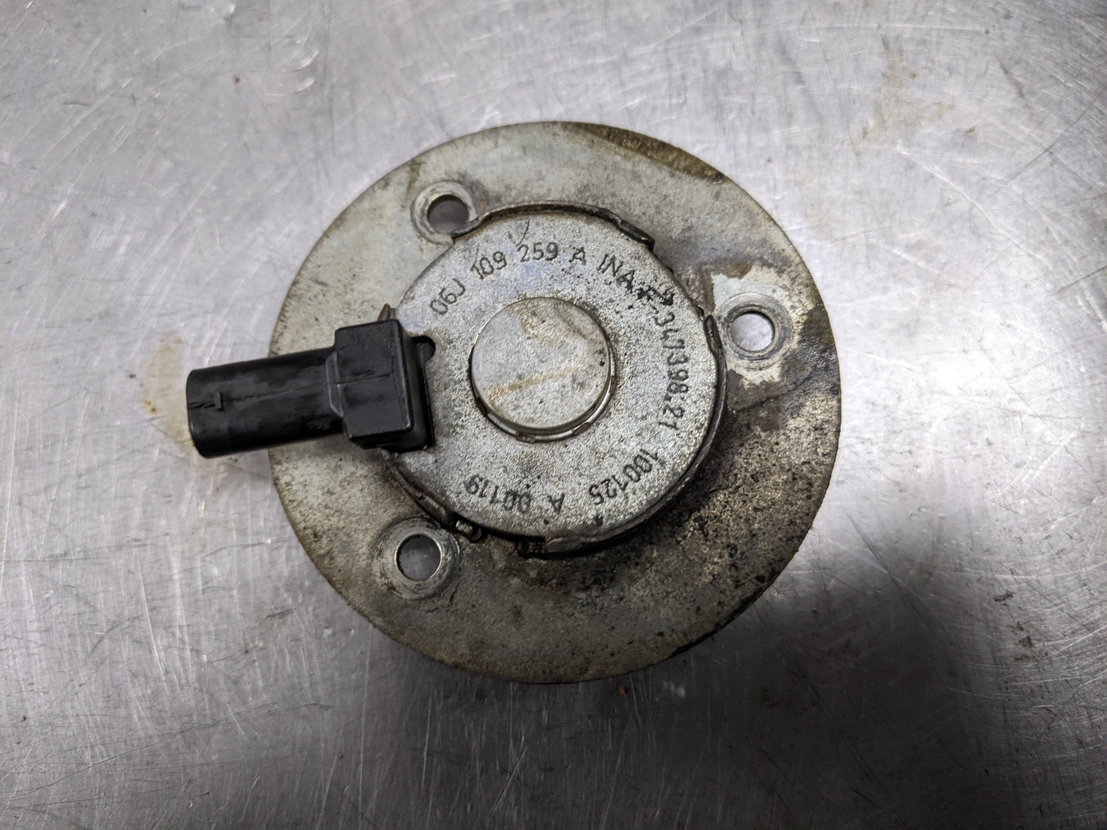 Volkswagen+Camshaft+Adjuster+Magnet+2009+-+2017+Tiguan+06J109259A+OEM ...