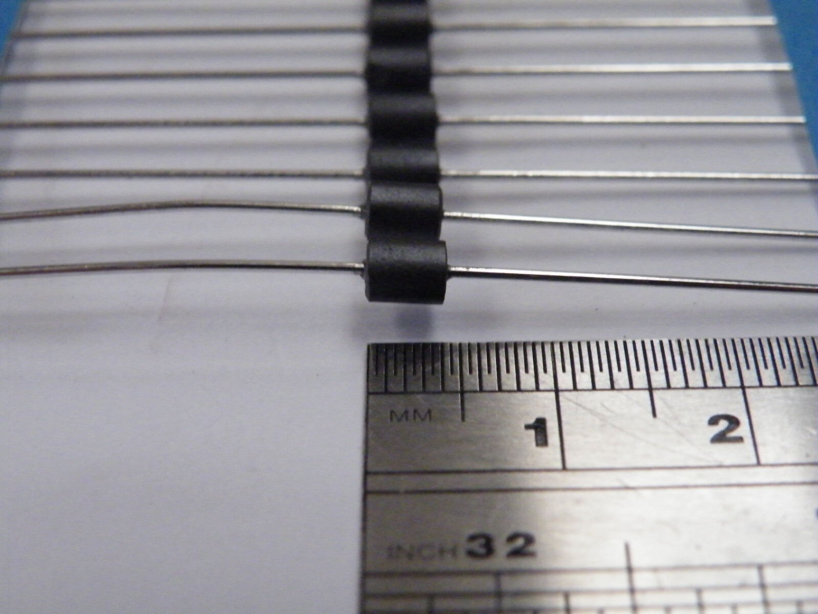 100 Pcs Type 43 Material Ferrite Bead on Lead Fair-rite 2743001112 T&R ...