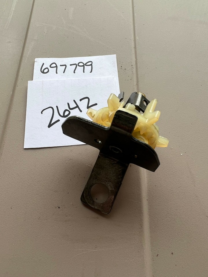 BRIGGS AND STRATTON GOVERNOR OIL SLINGER PN 697799 (#2642) | eBay