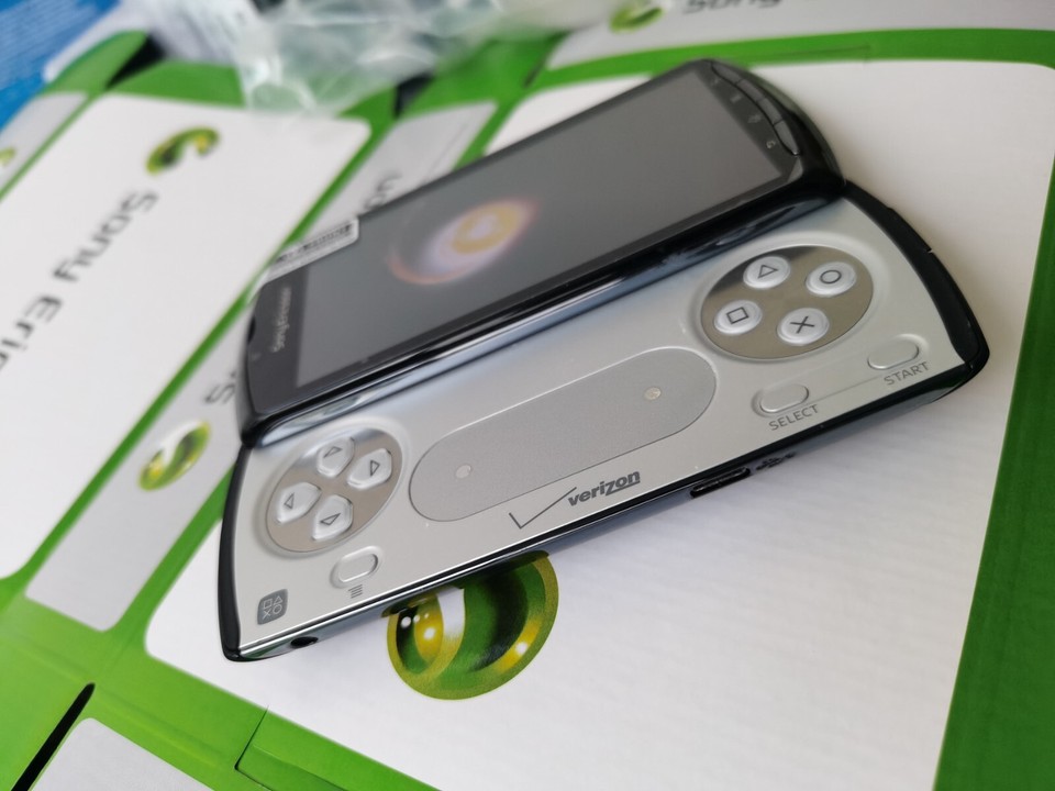 Sony Ericsson R800IEUBLK Xperia Play R800i Unlocked Slide-Out ...