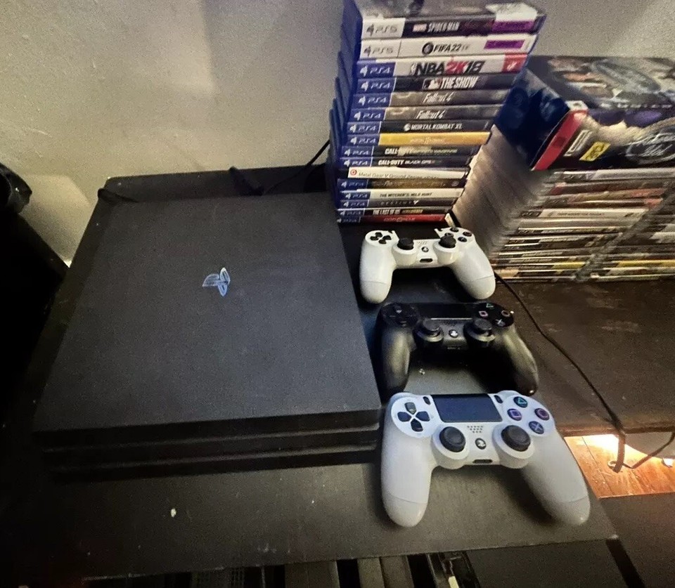 Huge PlayStation Lot 10 Consoles + 120 games + 11 controllers PS5,4,3,2 ...