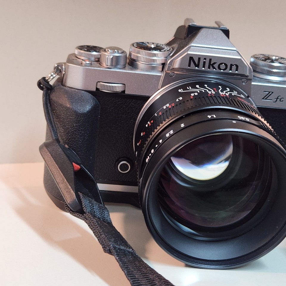 Nikon Z fc Mirrorless Camera Silver + 7Artisans 50mm f/0.95 Lens ...