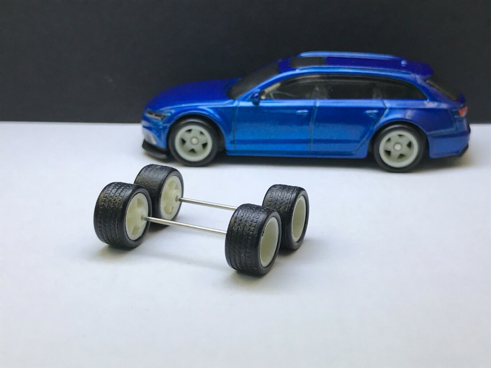 R089 Hot Wheels 1/64 Set Perlweißer Stern 10 mm, lange GUMMIREIFEN ...