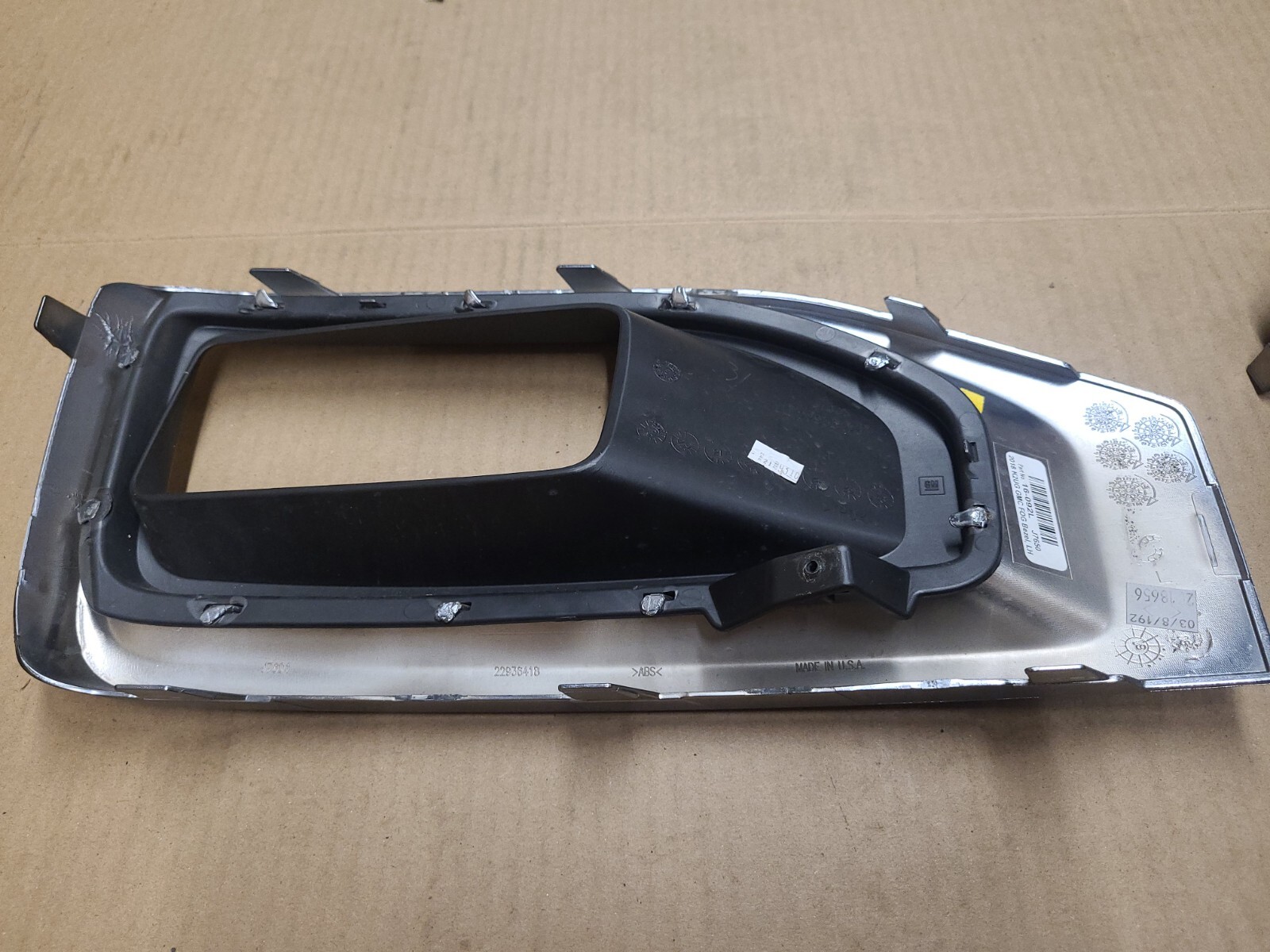 GM OEM 19-20 Yukon XL Front Fog Lamp Bezel Night rider 84244386 ...