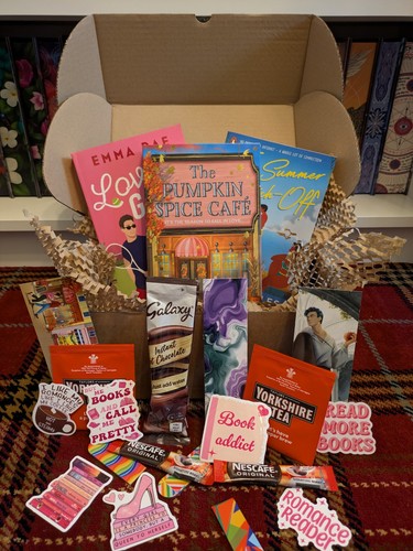 Surprise Book Bundle Box 📚 Paperbacks And Goodies 🎁 IDEAL FOR GIFTS ...