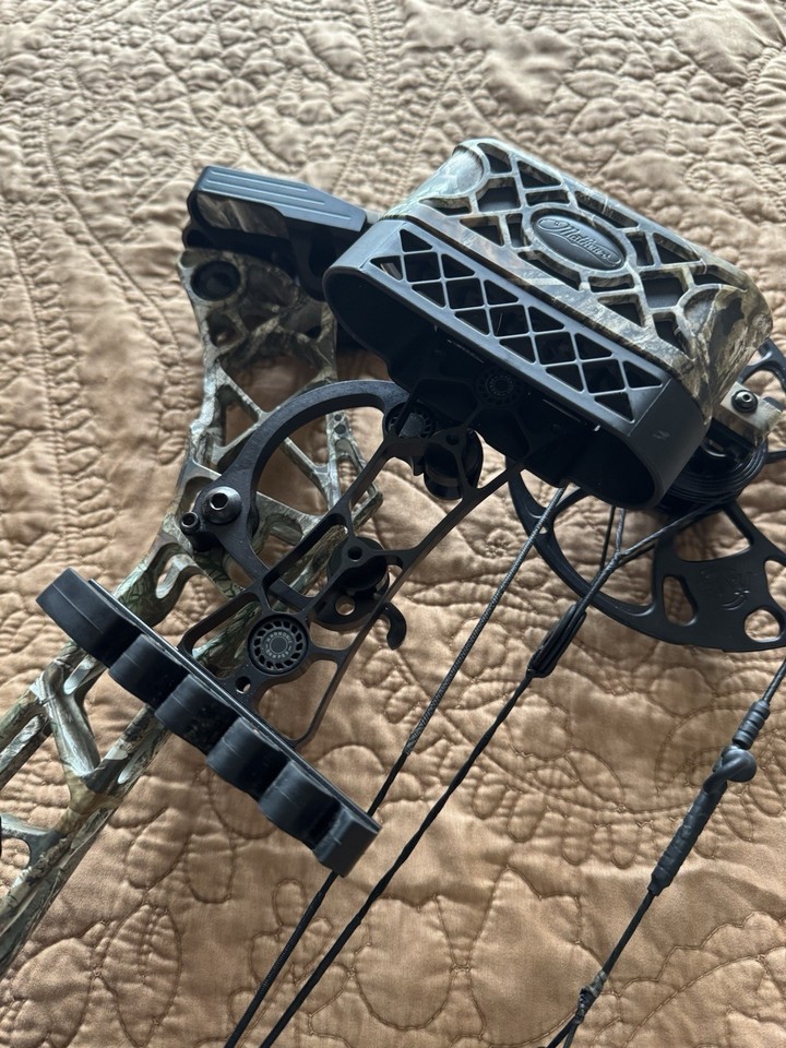Mathews VXR 28 Realtree Left-Handed with Rest, Sight, Stabilizer, And ...