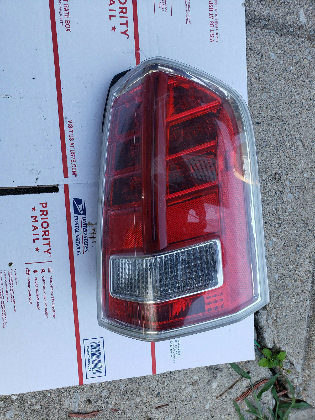 2013 2014 Chrysler 300 RH Right Passenger Taillight Lamp Used OEM ...