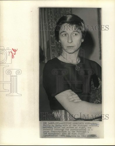 1962 Press Photo Mrs. Philip A. Hart, wife of the Michigan senator ...