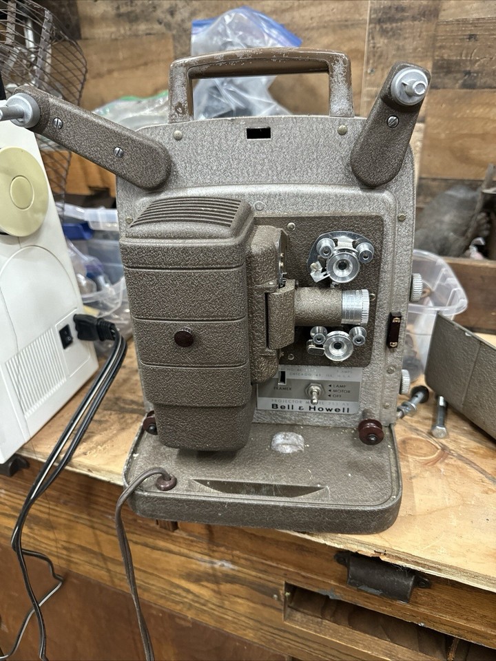 vintage bell and howell projector 8 MM Vintage Works Needs New Bulb | eBay