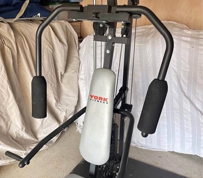 York multi Gym Bench this has a pully weight system to maximise full ...