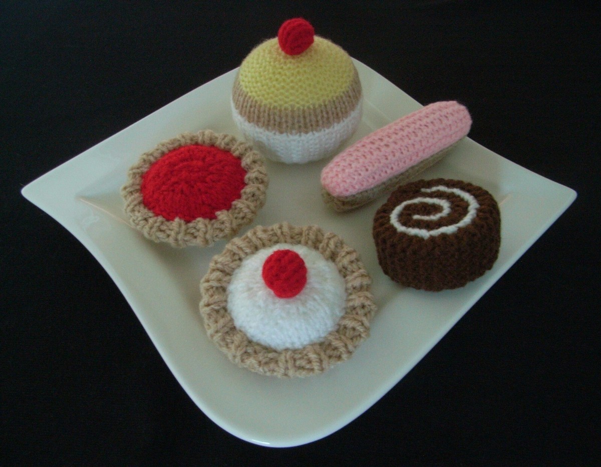 Free Cake Knitting Patterns A Selection Of 5 Hand Knitted Cakes Toy