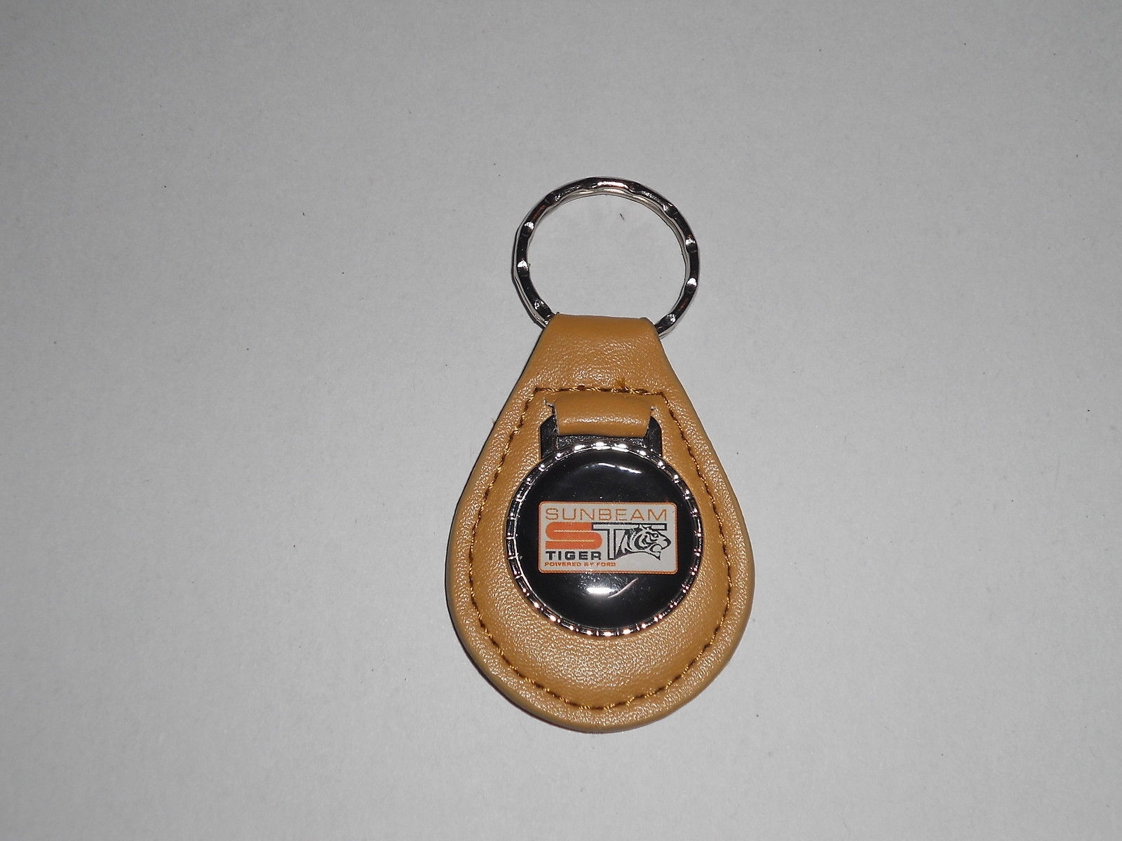 1960's SUNBEAM TIGER VINTAGE LOGO LEATHER KEYCHAIN KEYRING NEW CREAM ...