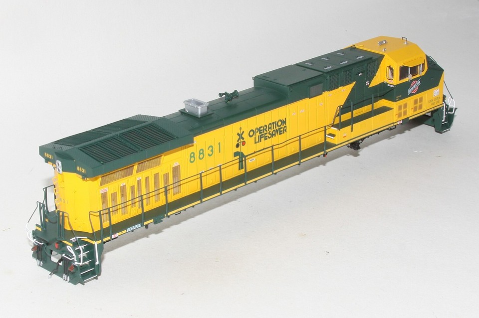 Athearn Genesis GE AC4400CW Body Shell Chicago & North Western CNW 8831 ...