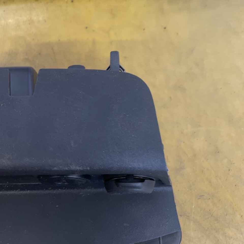Peugeot 208 USB Lighter Port Surround Trim Front 9674655277 2012-2019 ...