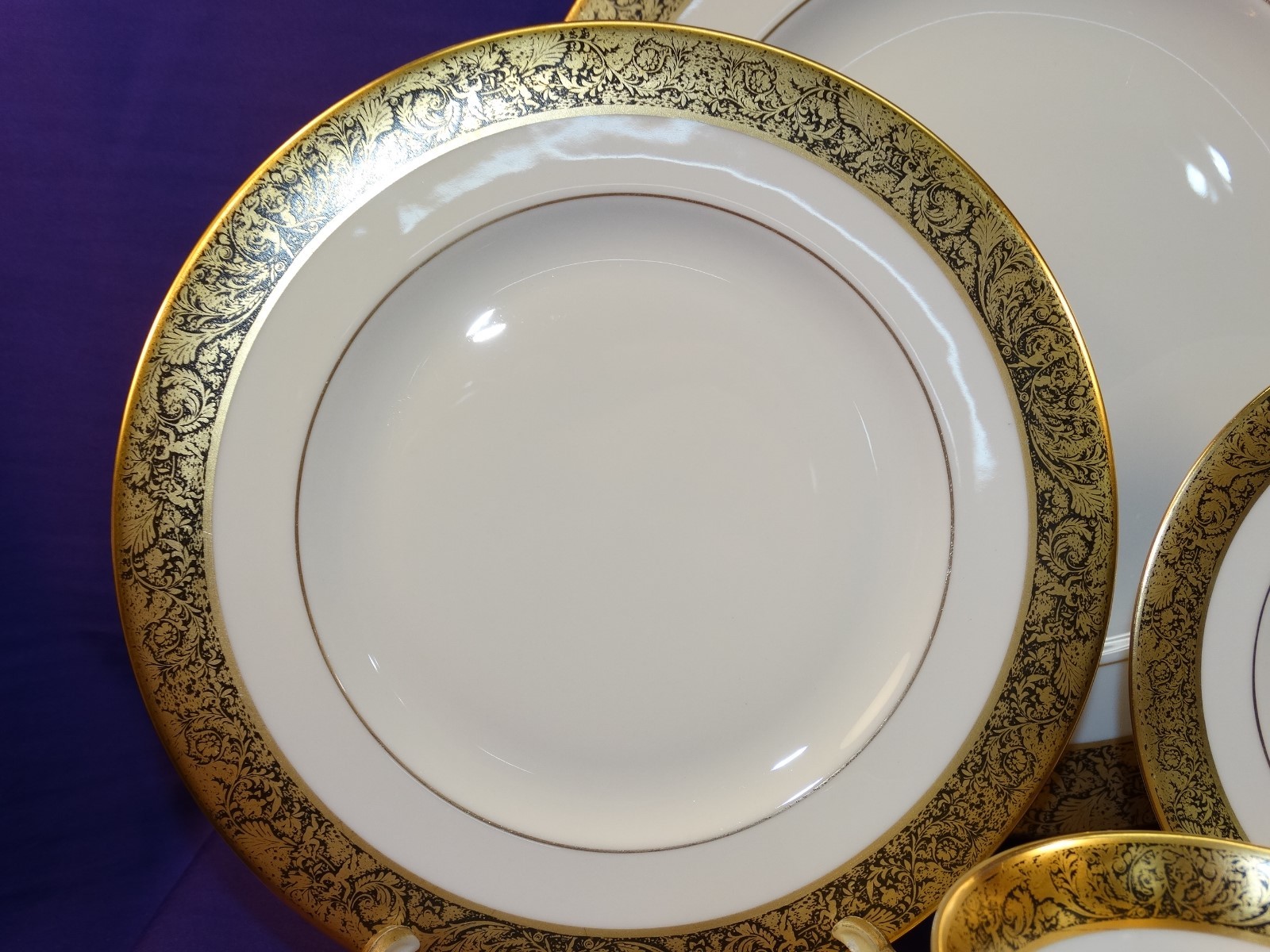 SYRACUSE CHINA MEDICI PATTERN 5 PC PLACE SETTING BLACK & HEAVY GOLD ...