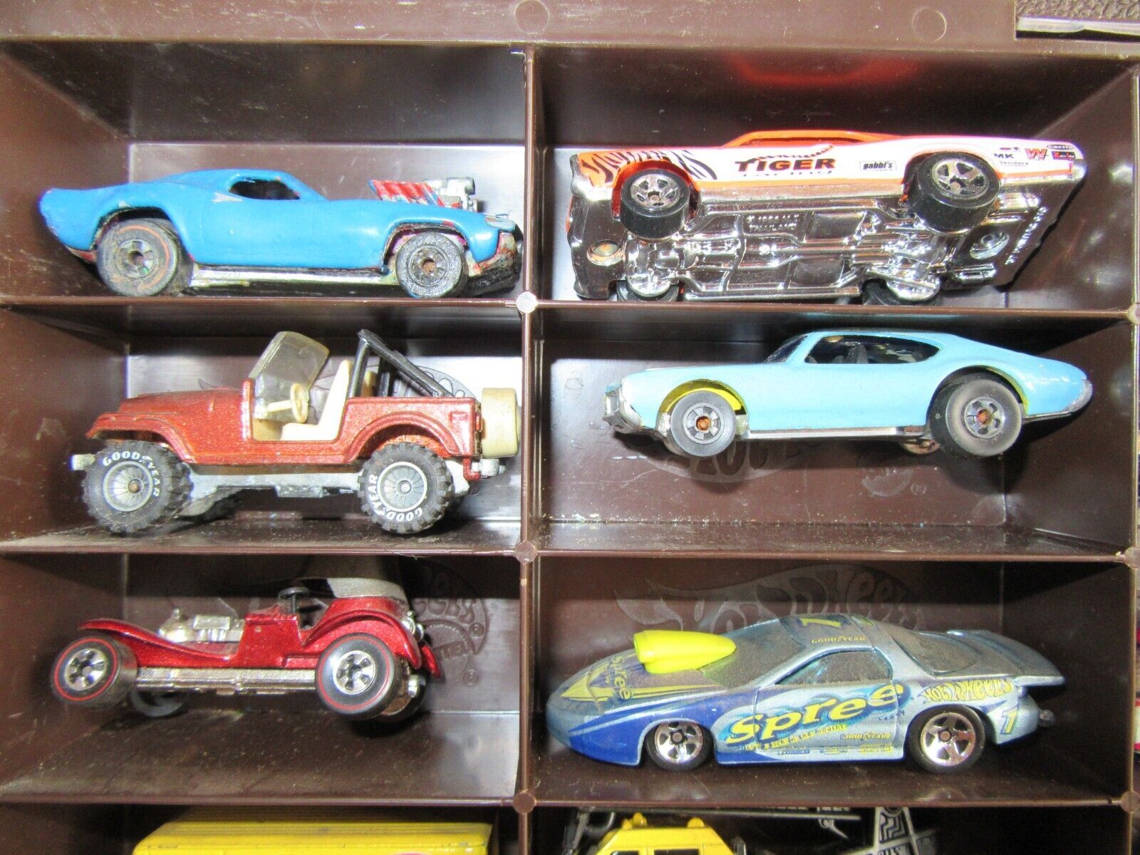 21H/VINTAGE HOT WHEEL LOT WITH VINTAGE CASE/2 RED LINES! | eBay
