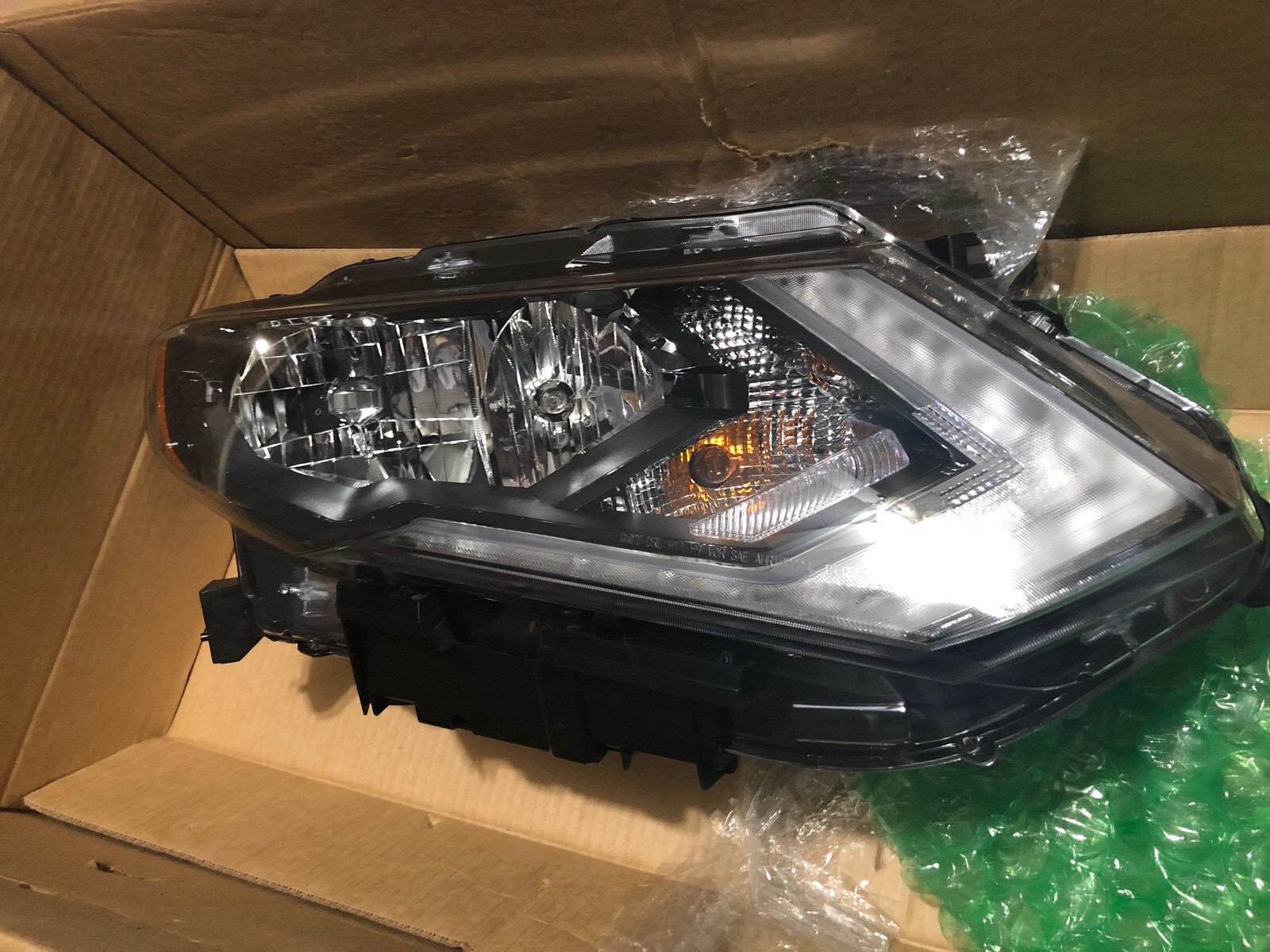Like New OEM Nissan Rogue RH Headlamp Assembly 26010-6FL0A | eBay