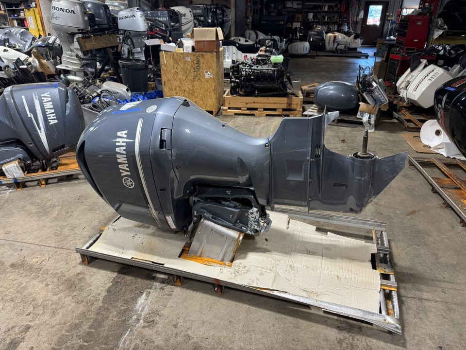2013 Yamaha 300 hp F300 4-Stroke 30" Outboard Boat Motor V6 Counter ...