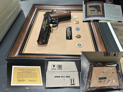 Vintage John Wayne Franklin Mint Armed Forces .45 Prop Gun w/ Display ...