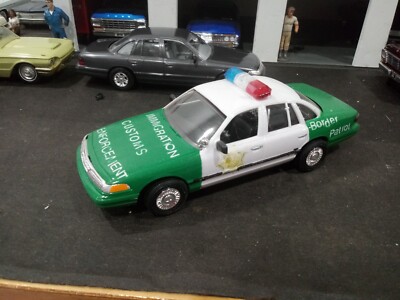 Lindberg 1/25 Kit Ford Crown Victoria Model border Patrol car | eBay