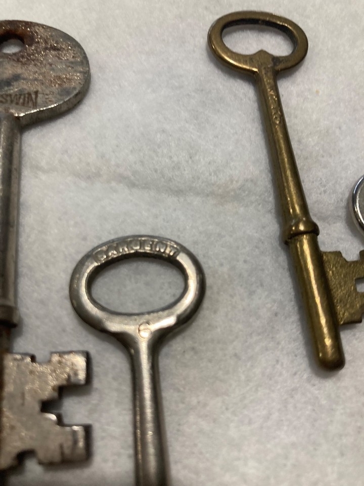 Genuine Antique lot of 9 assorted Skeleton Keys couple brass All Old ,2 ...