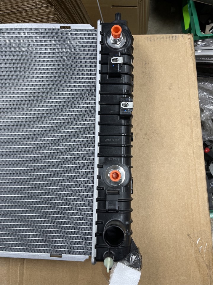 2019-2025 GMC Sierra 1500 5.3L 6.2L GM Engine Radiator OEM NEW 85575814 ...