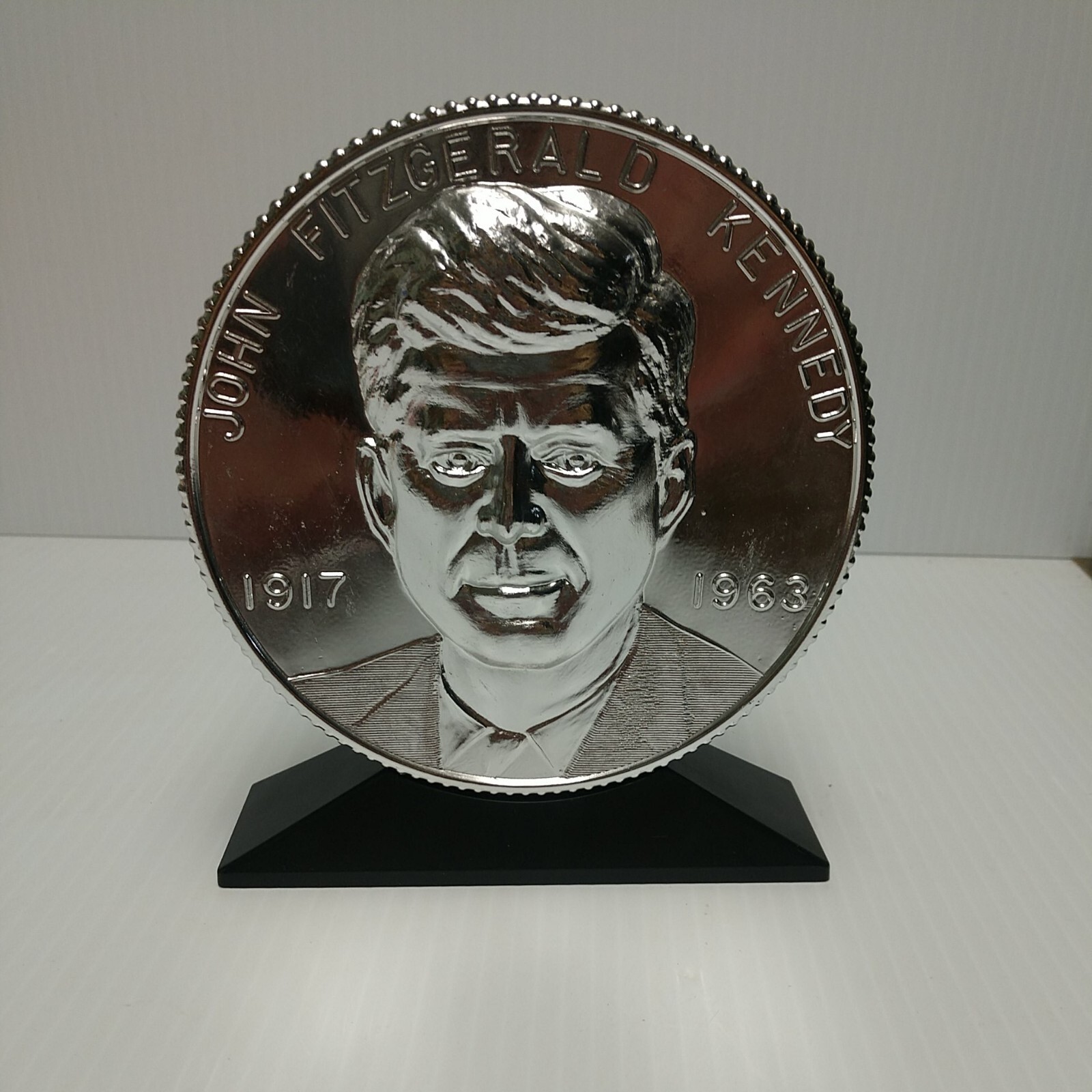 Vtg JOHN F. KENNEDY COIN SHAPED STANDING Still Coin Bank w/o Key | eBay