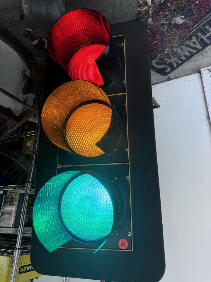 VINTAGE EAGLE DURASIG TRAFFIC LIGHT RED GREEN YELLOW Complete W ...