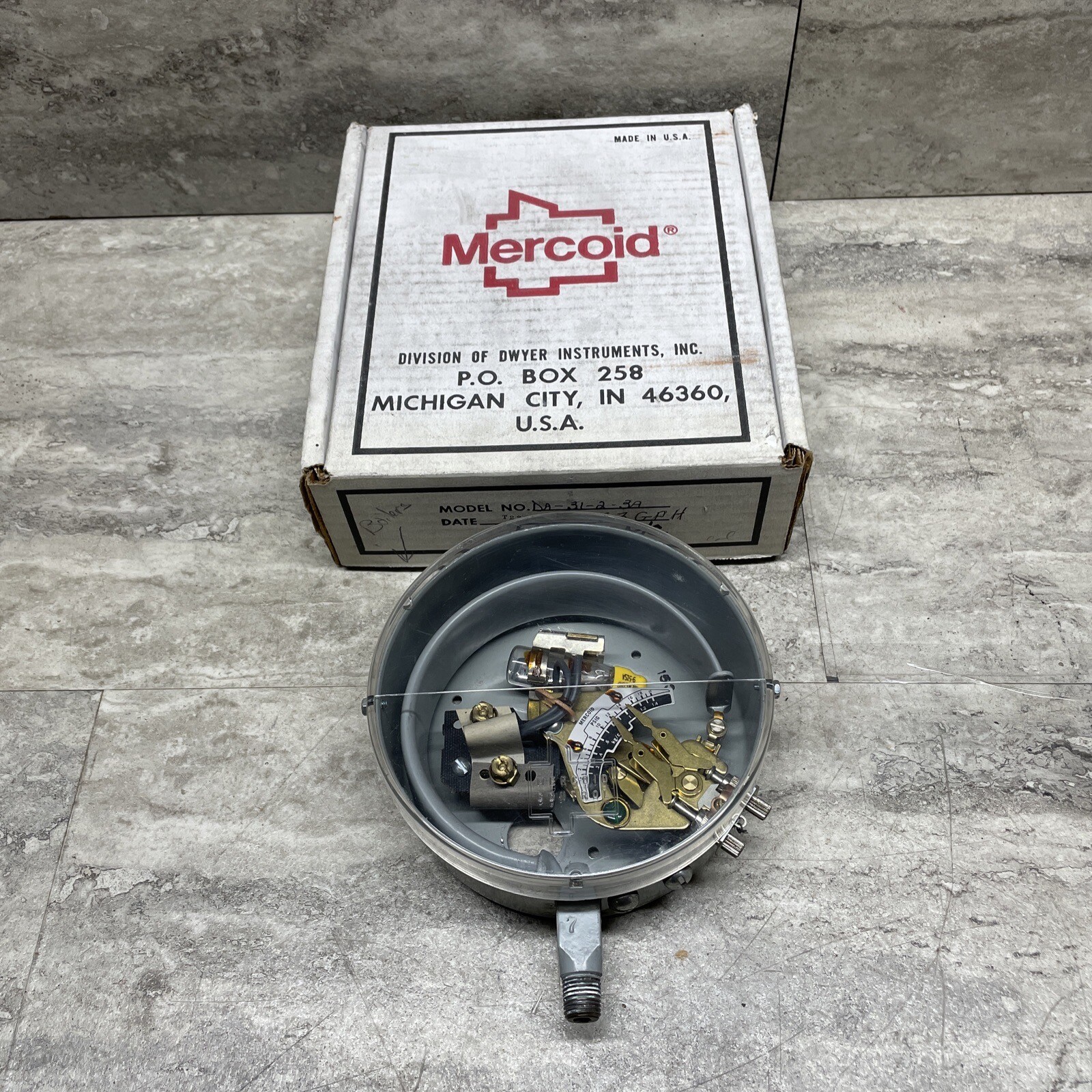 Dwyer DA-31-2-3A Mercoid Pressure Switch, 1/8-20 PSIG, 120/240VAC/VDC ...