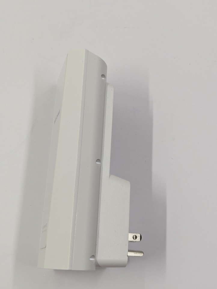 NETGEAR - BE5000 Dual-Band Wi-Fi EXS27 Wall Plug Range Extender White ...