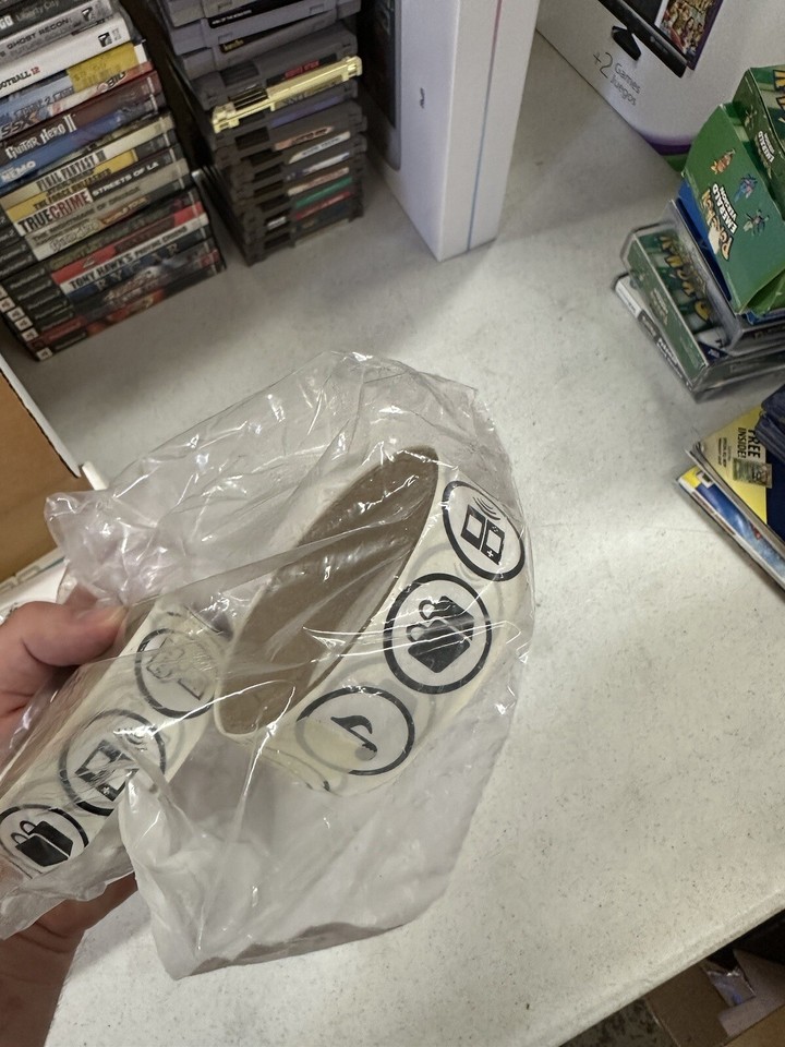 Nintendo DSi Promo Launch Kit Lanyard Magnet Retail Associate ...