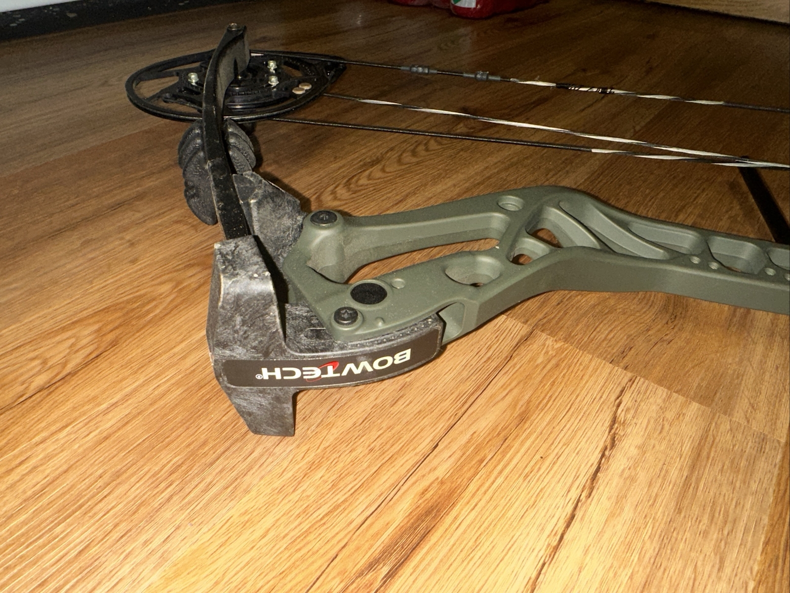 Bowtech Amplify Right Hand 8-70lbs 21"-30" OD Green Bow Only Read Description | eBay
