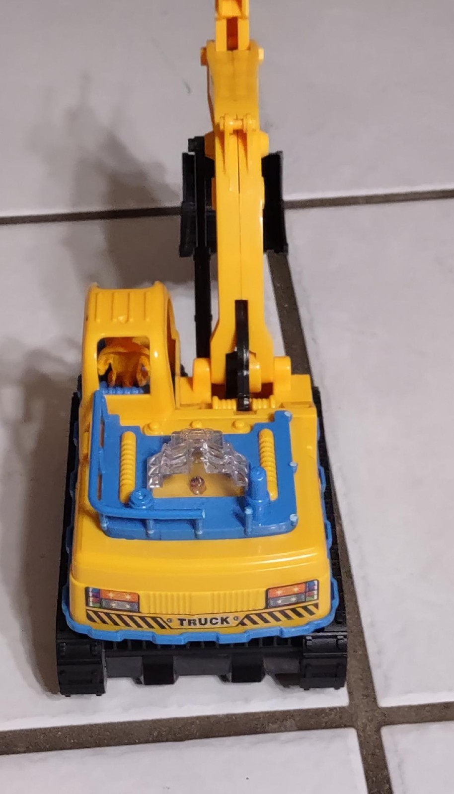 Kids Super Builders Excavator Batt. Opp. Bump & Go With Flashing Lights ...