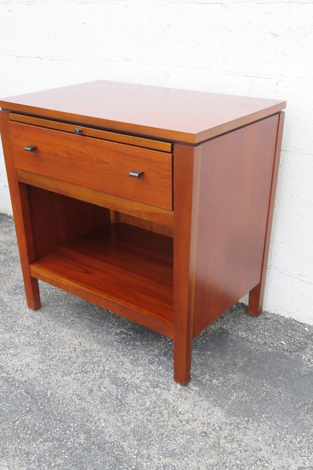 Stanley Large Nightstands End Bedside Tables with Pullouts Tray a Pair ...