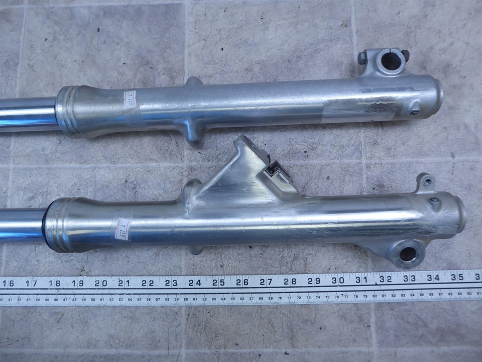 1982 Yamaha XJ650 Maxim Y611-4) left and right front forks suspension ...