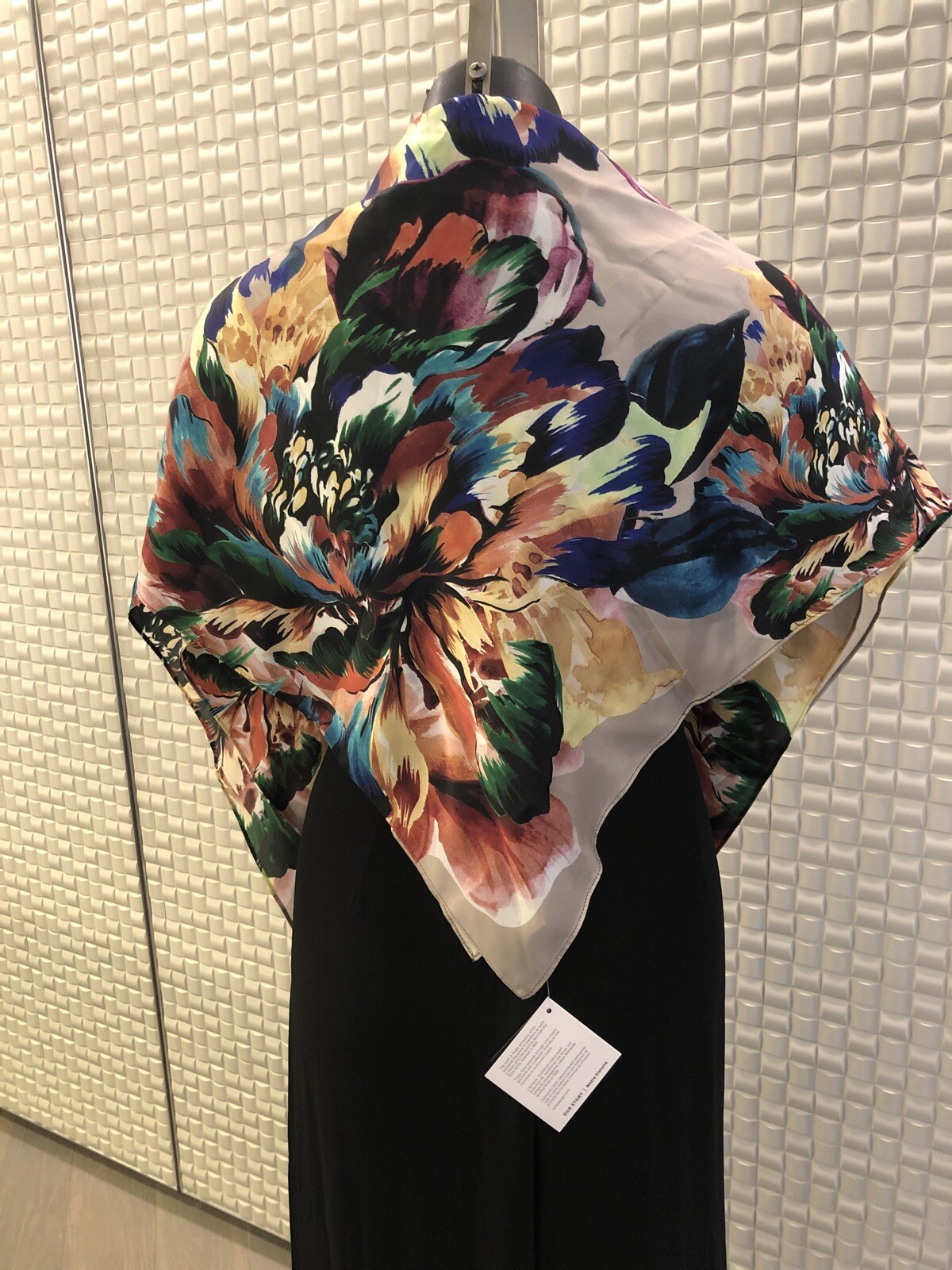 Echo New York Designer Silk Scarf, BNWT, RRP $ 149.95, Amazing Quality ...
