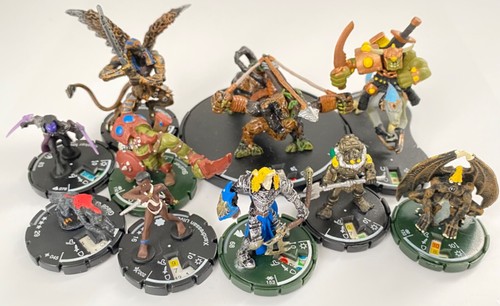 WizKids LOT OF 10 Miniature Figures T01 002 004 045 061 076 110 121 133 ...