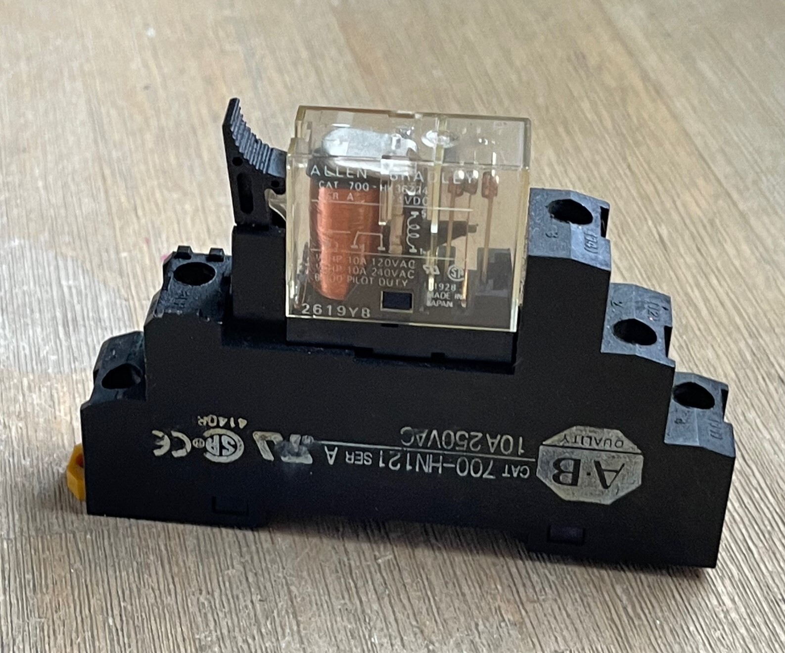 ALLEN BRADLEY 700-HK36Z24 RELAY 24VDC 5 PIN WITH 700-HN121 SER A SOCKET ...