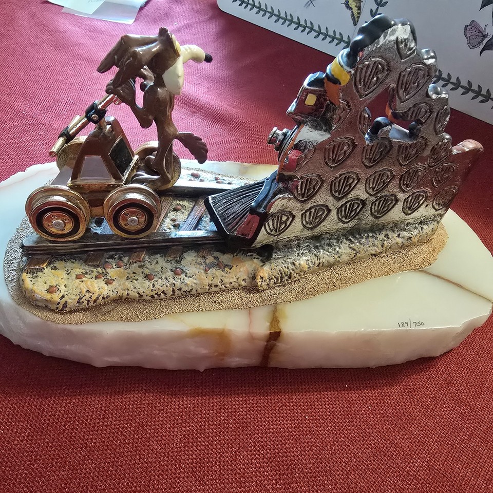 “The Chase” Roadrunner Wile E. Coyote Ron Lee Sculpture 189/750 Train ...