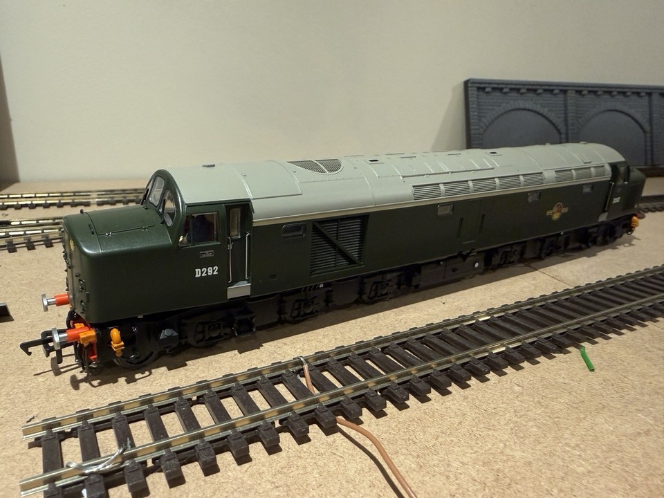 Bachmann 32-488SF Class 40 Disc Headcode D292 BR Green L Crest Era 5 ...