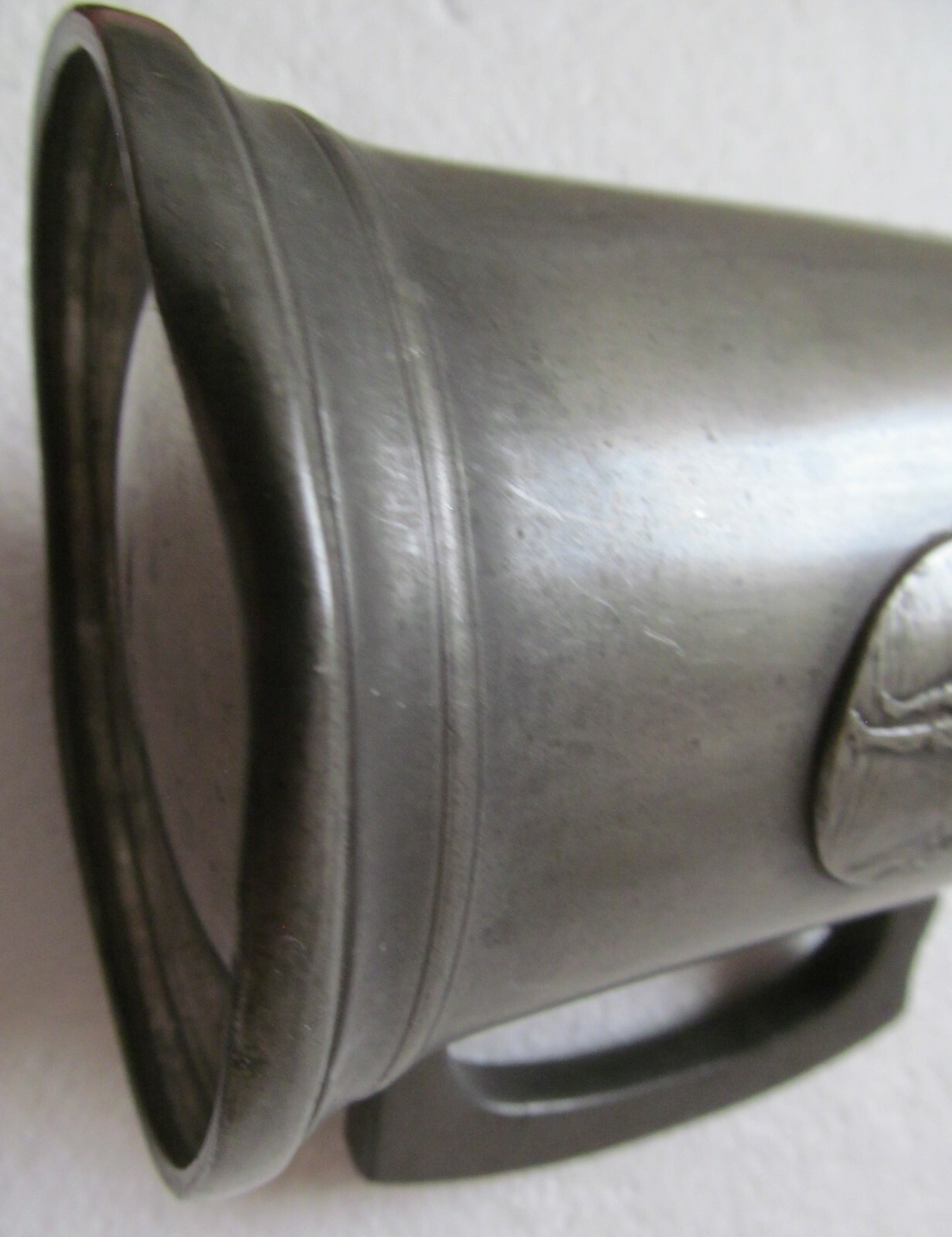 VINTAGE PEWTER GOLF STEIN-RAISED DISC WITH KNICKERED GOLFER AND CADDIE ...