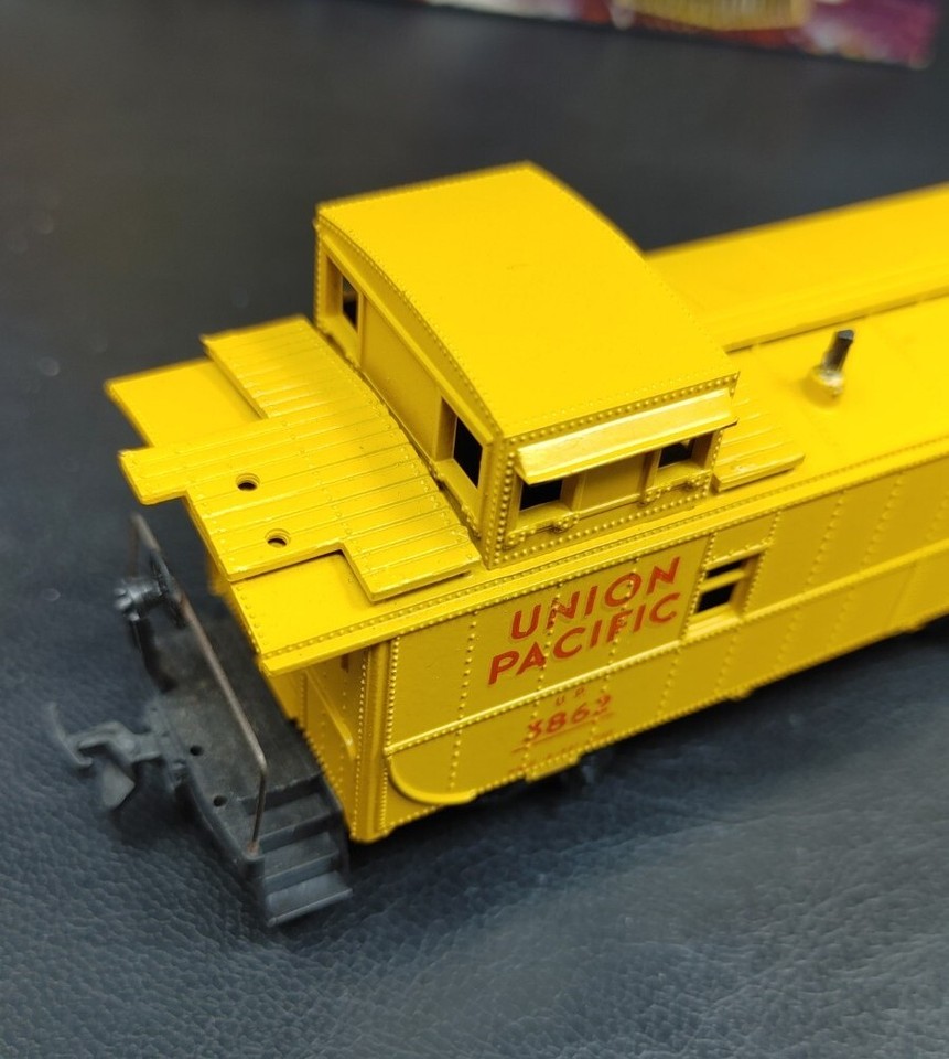 ATHEARN 1252 Union Pacific Caboose UP 3816 HO Yellow | eBay