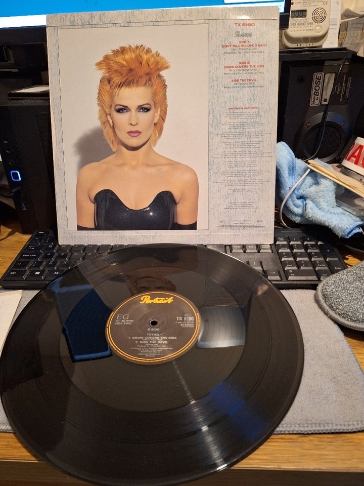 TOYAH WILCOX DONT FALL IN LOVE SIGNED AUTOGRAPH 12 INCH VINYL SINGLE ...