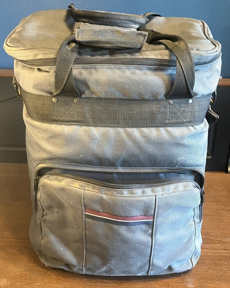 Vintage Apple Macintosh M5011 Computer with Keyboard, Mouse And Carrier ...