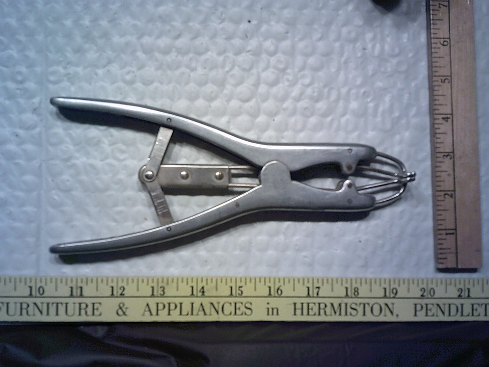 Elastrator Tool for Castrating Docking Dehorning USA | eBay