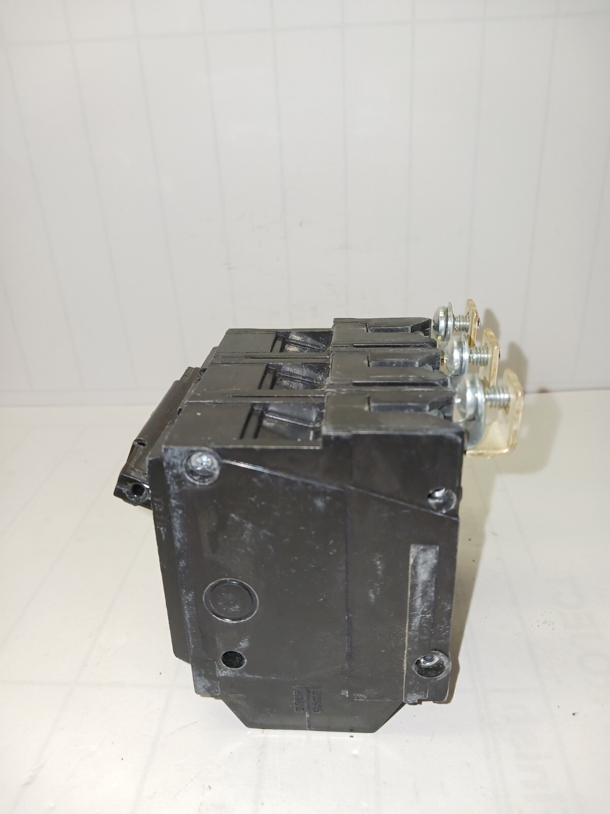 GENERAL ELECTRIC THQB32030 30 AMP CIRCUIT BREAKER 3 POLE 240 VAC BOLT ...