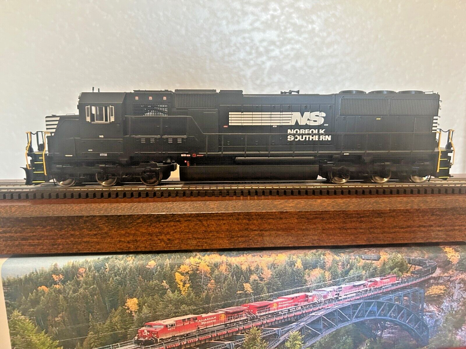 NORFOLK SOUTHERN SD70 LOCO - DC/DCC Ready - HO Scale -"GENESIS" NEW OOP ...