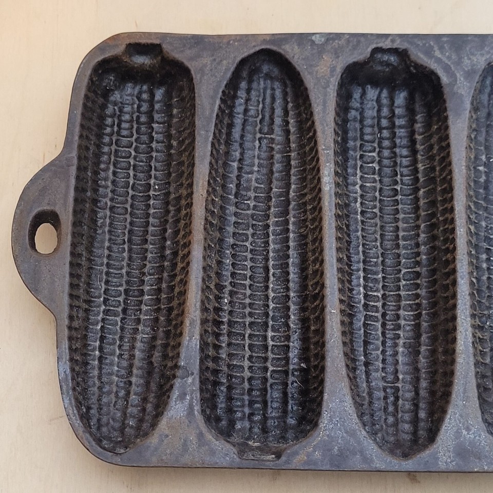 Vintage Cast Iron Cornbread Pan Made in USA Makes 7 Corn Shaped Loaves ...