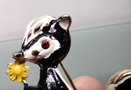 Vintage Brooch Skunk Enamel Daisy & Ruby Color Rhinestone Eye Gold ...